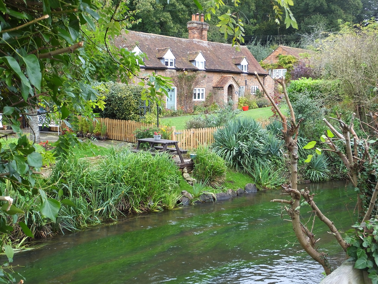 Lea Valley Walk Hiking Guide – Luton to London |… | Cicerone Press